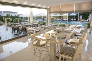 Pequeno-almoço tipo buffet diário mediante uma taxa