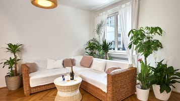 Apartamento Familiar, 2 quartos, junto ao pátio (Lodge) | Sala