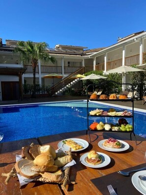 Pequeno-almoço tipo buffet diário incluído 