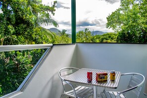 Quarto Quádruplo Standard | 1 quarto, minibar, cortinas/cortinados opacos, ferro/tábua de engomar 