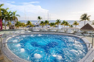 2 piscinas exteriores, espreguiçadeiras
