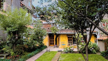 Quarto Duplo de Luxo, pátio, vista para o jardim | Vista para o jardim