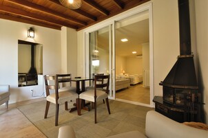 Quarto família, no jardim (4 pessoas) | Área de estar | TV LCD 32 polegadas com canais via satélite, TV