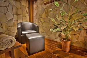 Suíte Queen com Banheira de Hidromassagem | Frigobar, cofres nos quartos, escrivaninha