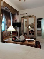 Quarto superior (Ganaria) | Cofres nos quartos, individualmente decorados