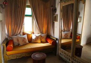 Quarto superior (Ganaria) | Cofres nos quartos, individualmente decorados