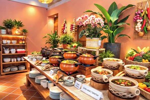 Café da manhã, almoço e jantar; culinária vietnamita 