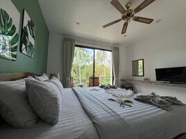 Superior Double Room with Balcony | Cofres nos quartos, cortinas blackout, Wi-Fi de cortesia, roupa de cama