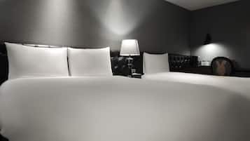 Quarto triplo luxo | 1 quarto, cofres nos quartos, escrivaninha