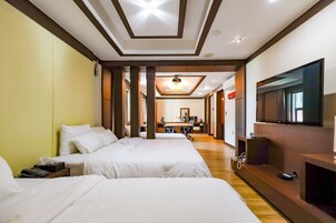 Suíte empresarial | Frigobar, escrivaninha, ferros/tábuas de passar roupa, Wi-Fi de cortesia