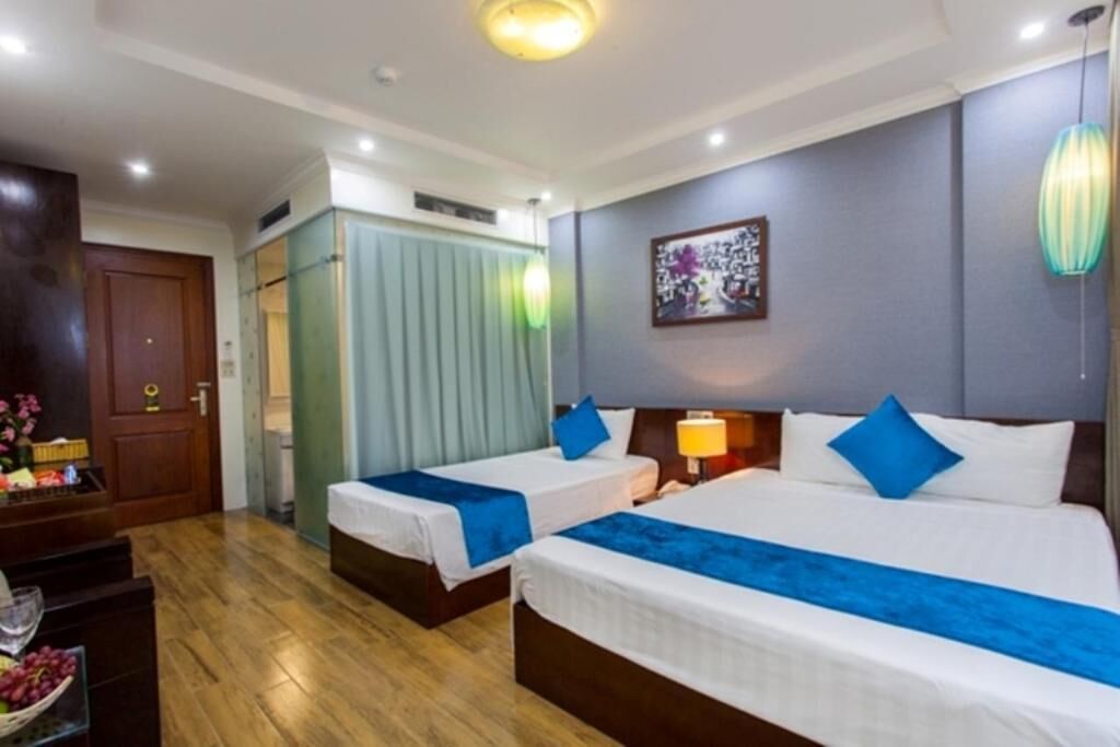 Frigobar, cofres nos quartos, escrivaninha, cortinas blackout