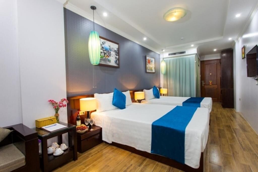 Frigobar, cofres nos quartos, escrivaninha, cortinas blackout
