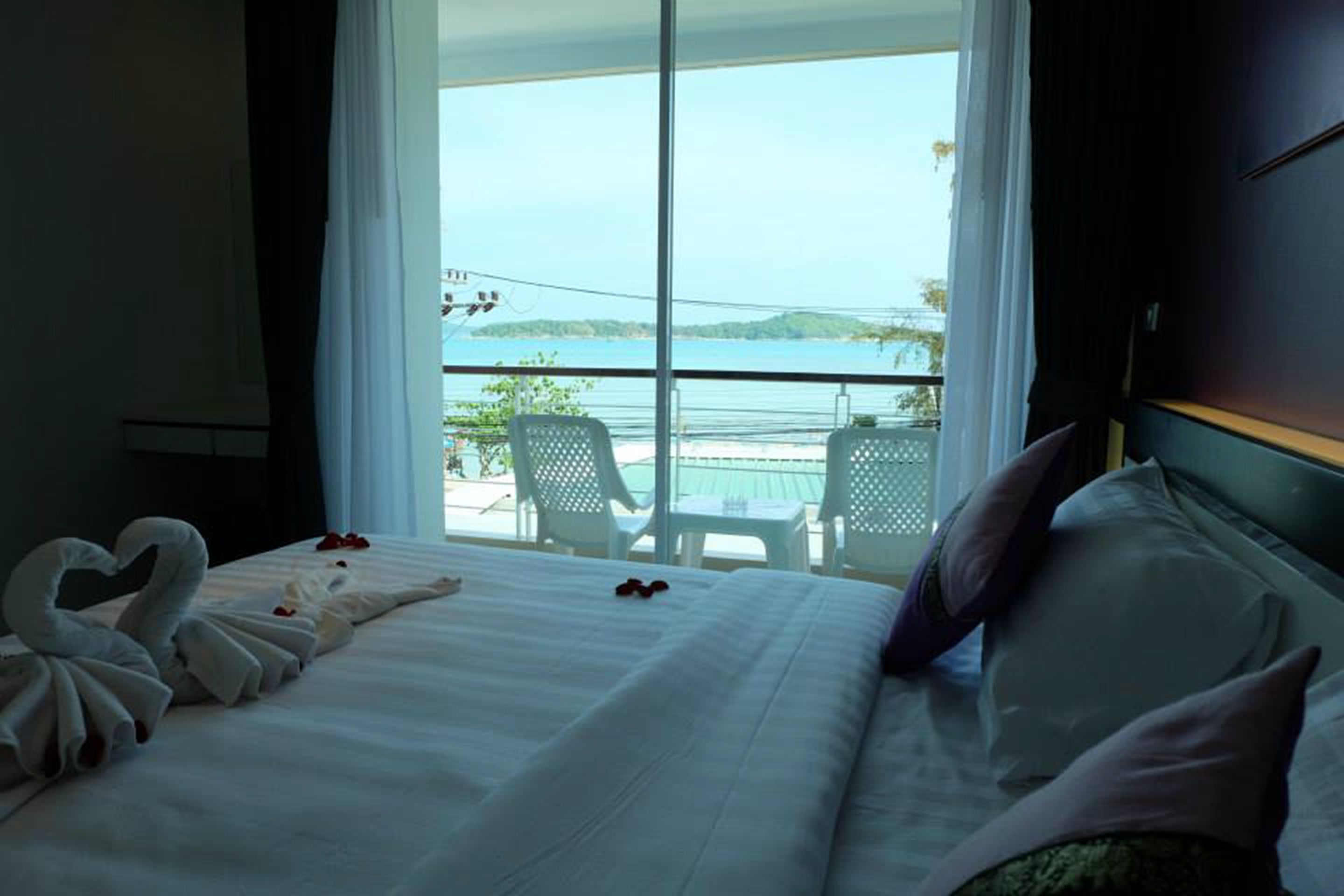 1 Bedroom Suite | Cofre no quarto, cortinas/cortinados opacos, camas desdobráveis 