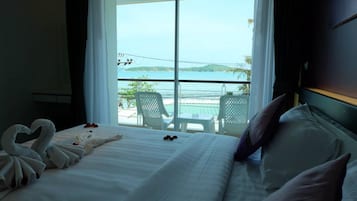 1 Bedroom Suite | Cofre no quarto, cortinas/cortinados opacos, camas desdobráveis