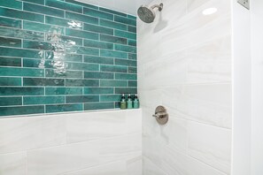 Suíte estúdio, cozinha | Banheiro | Produtos de toalete grátis, secador de cabelo, toalhas de banho 