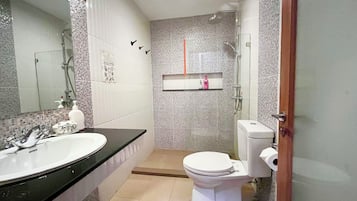 Quarto Duplo Deluxe (3-Gothic) | Casa de banho | Artigos de higiene pessoal grátis, um secador de cabelo