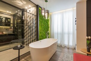 Quarto Duplo Deluxe, banheira | Vista para o pátio