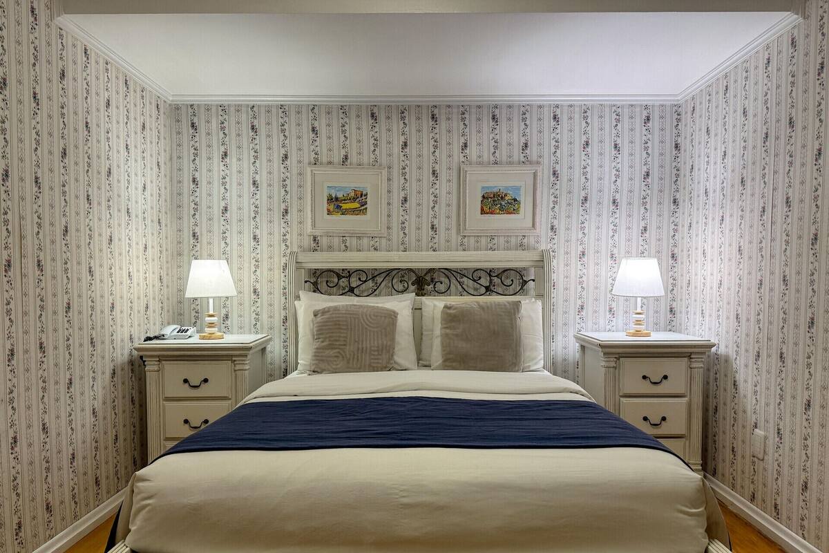 Minibar, secretária, cortinas/cortinados opacos, camas desdobráveis 