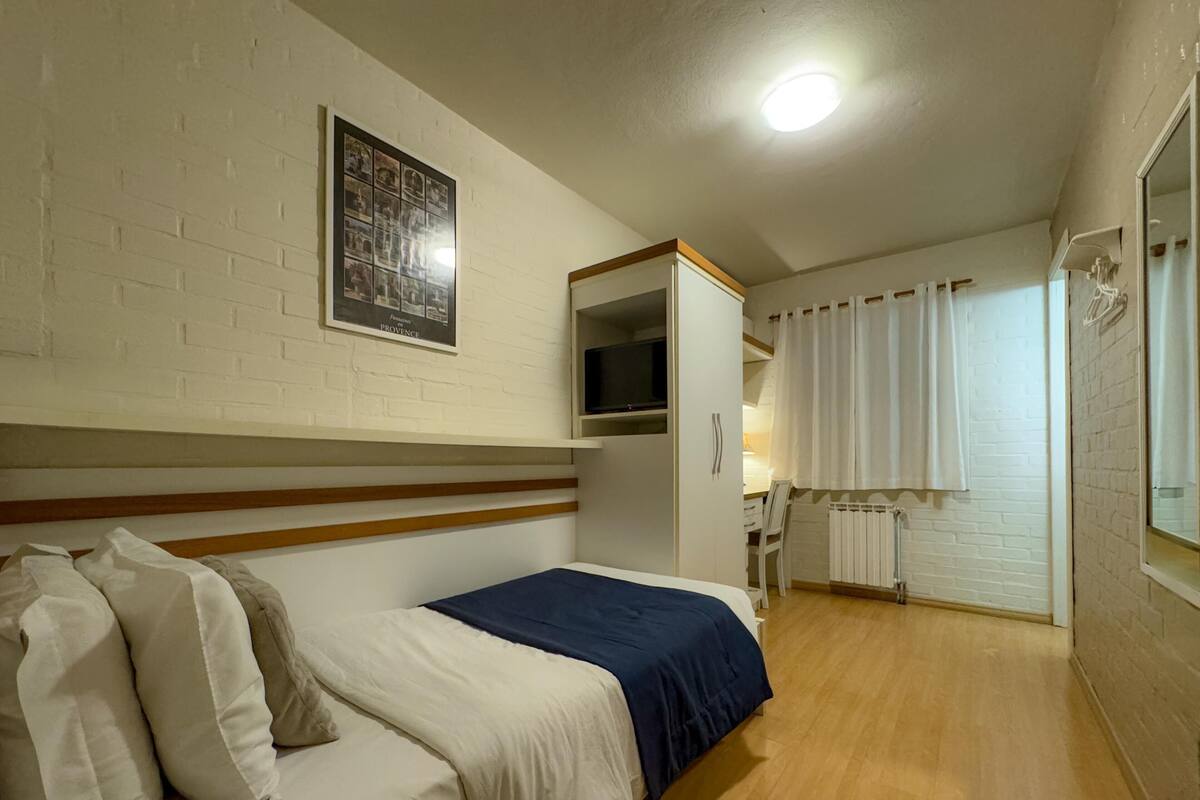 Minibar, secretária, cortinas/cortinados opacos, camas desdobráveis 