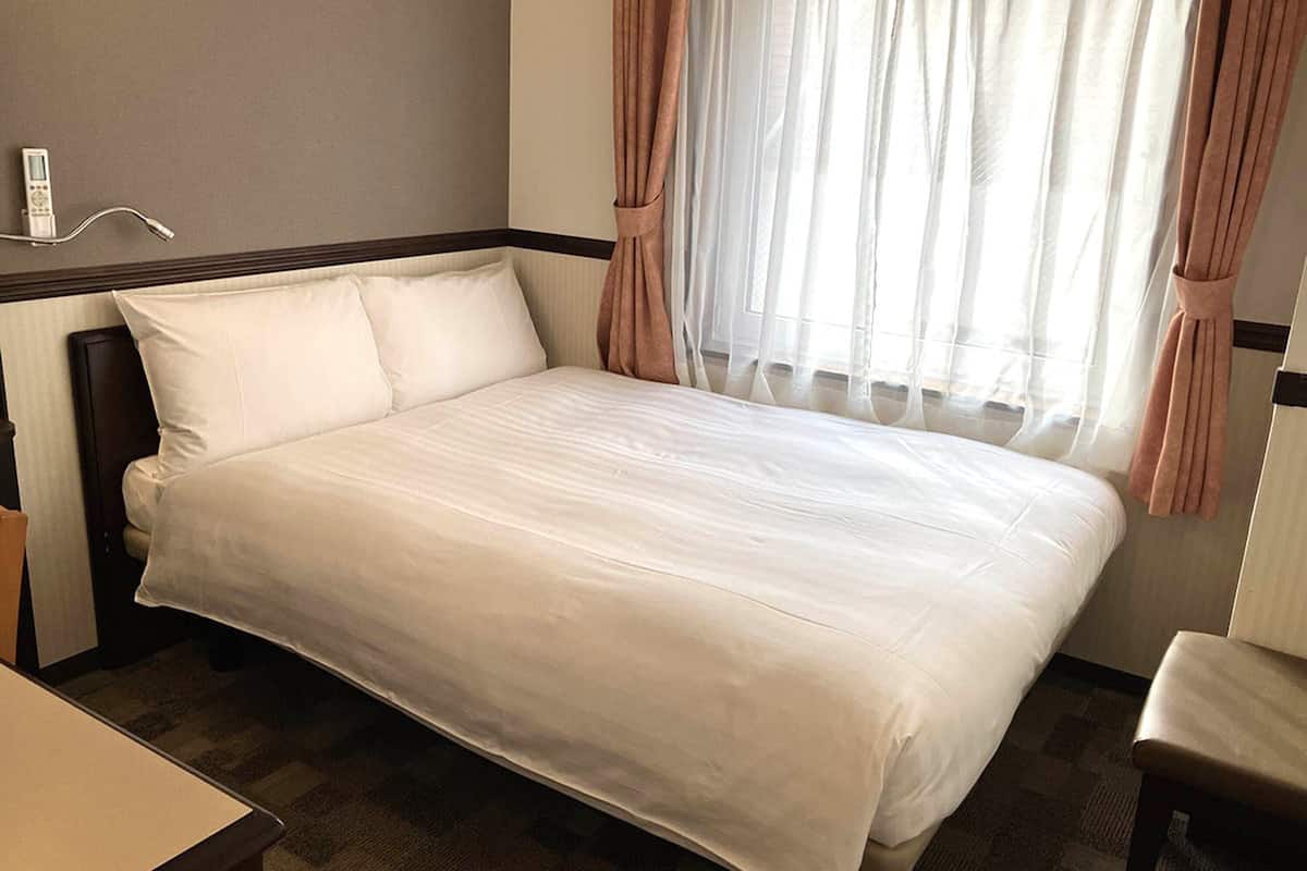 Secretária, Wi-fi grátis, roupa de cama fornecida