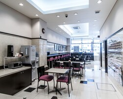 Café da manhã com buffet grátis todos os dias