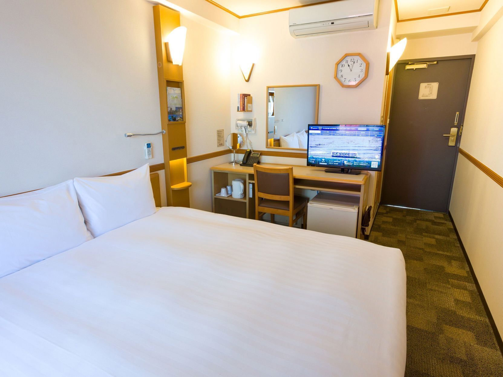 Secretária, secretária adequada para computadores portáteis 