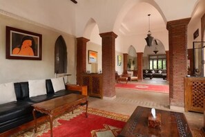 Televisor de ecrã plano de 32 polegadas com canais via satélite