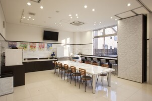 Café da manhã com buffet grátis todos os dias