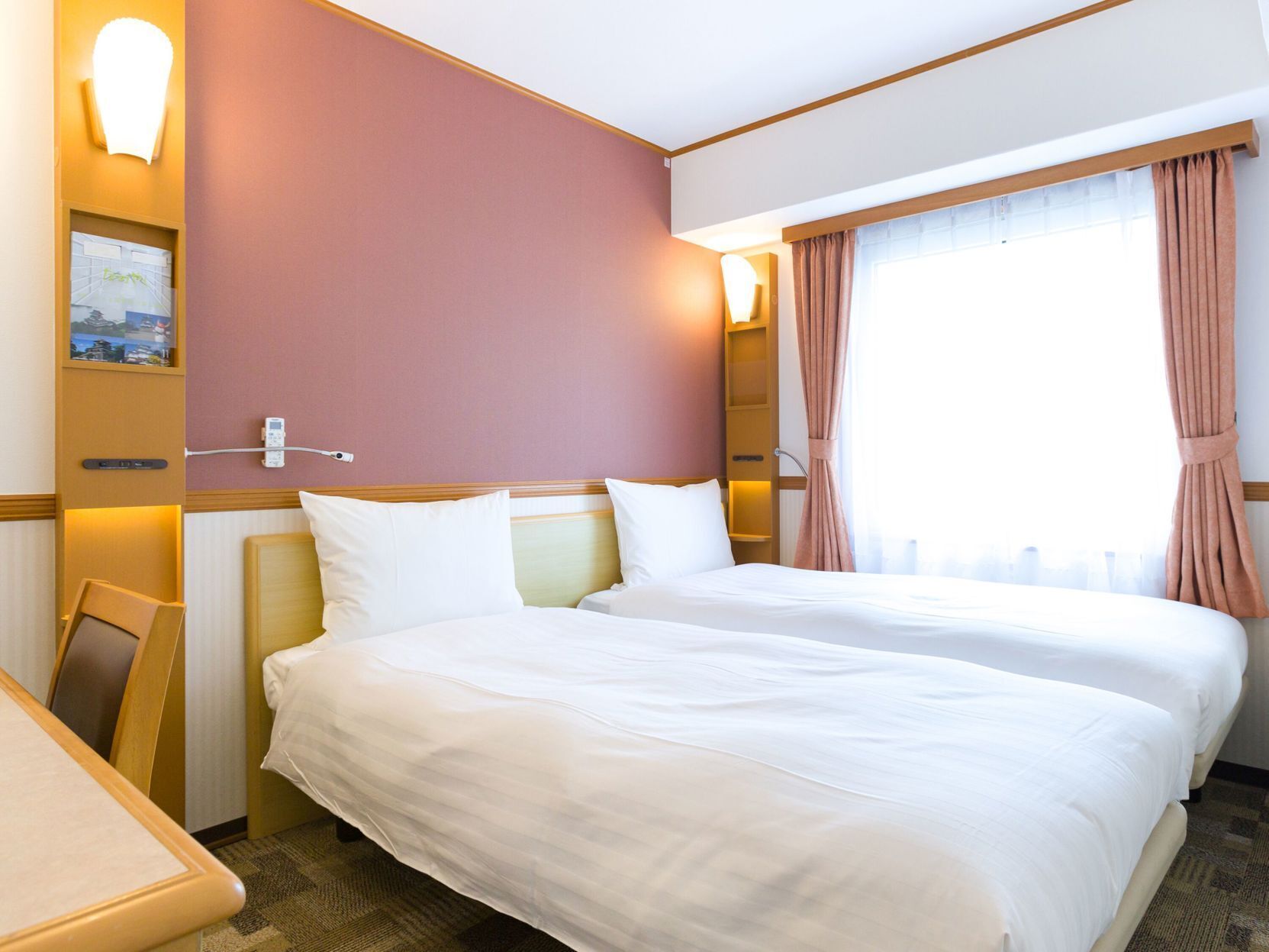Escrivaninha, Wi-Fi de cortesia, roupa de cama