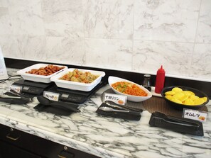 Café da manhã com buffet grátis todos os dias