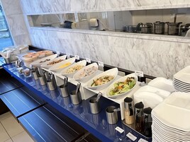 Café da manhã com buffet grátis todos os dias