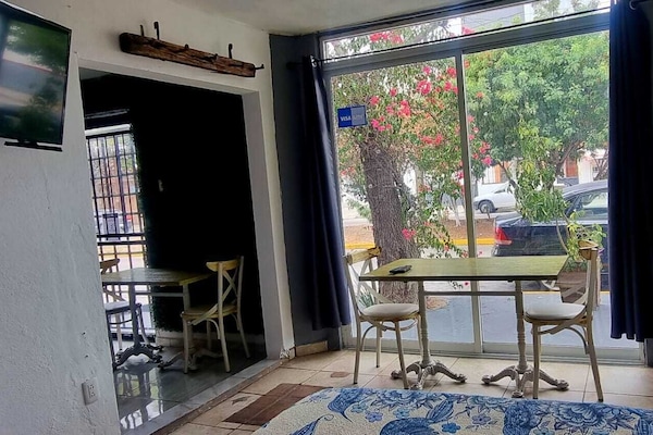 Quarto Deluxe, várias camas | 1 quarto, minibar, cortinas/cortinados opacos, ferro/tábua de engomar