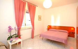 Escrivaninha, espaço de trabalho para notebook