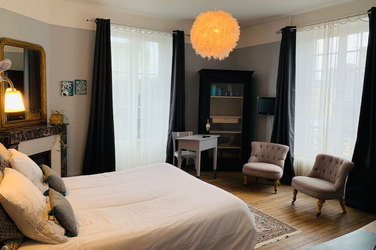 Quarto Duplo de Luxo, casa de banho anexa, Vista para a cidade
