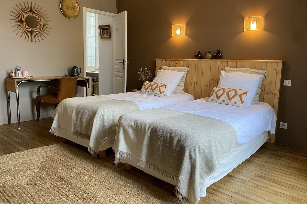 Quarto Twin, casa de banho anexa, vista para o jardim