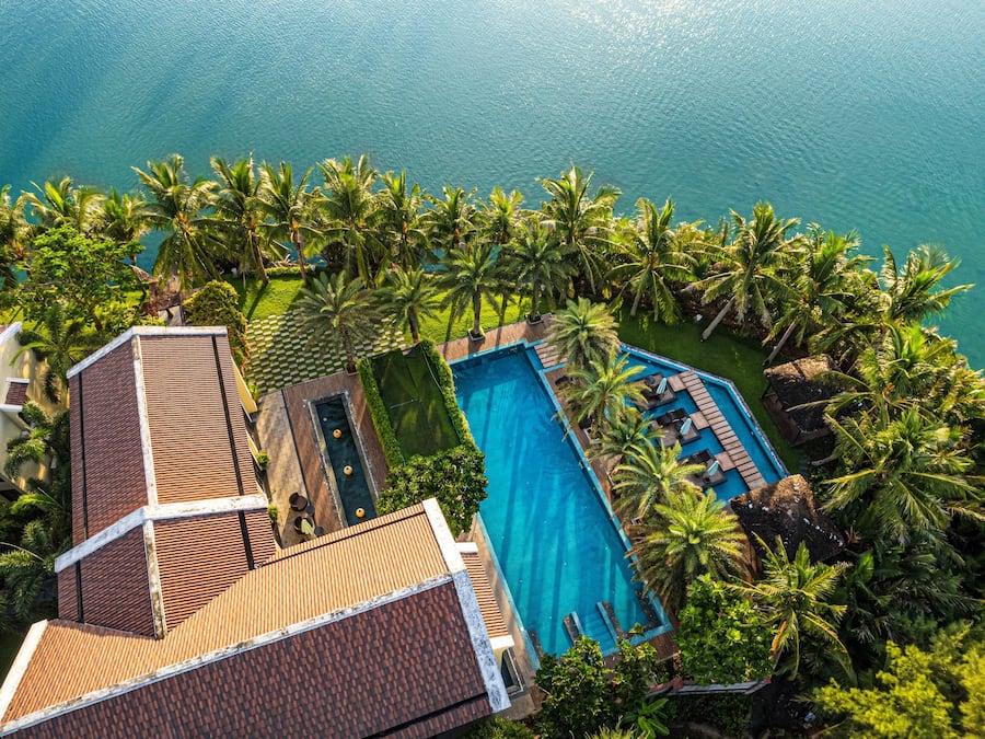 2 piscinas exteriores, da(s) 08:00 à(s) 19:00, toldos gratuitos