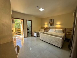 Quarto standard (Aquarius) | Frigobar, escrivaninha, cortinas blackout, ferros/tábuas de passar roupa