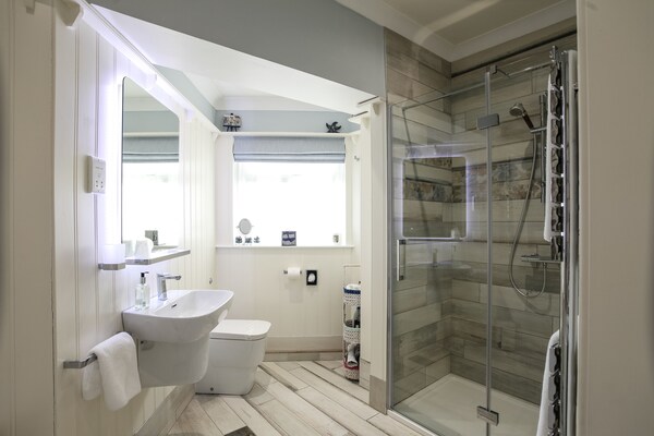 Anvershiel House - Portrush