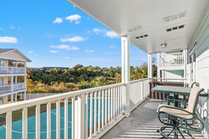 Apartamento em Condomínio Fechado | Vista do quarto