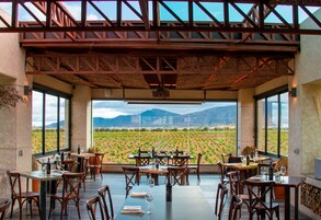 Café da manhã, almoço e jantar; culinária regional 