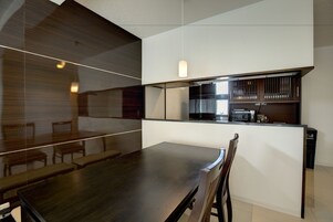 Quarto luxo | Opções para refeição no quarto