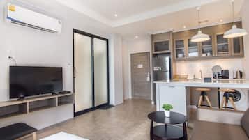 One Bedroom | Área de estar | TV LCD 42 polegadas com canais a cabo, TV