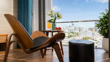 Roupas de cama premium, frigobar, cofres nos quartos, escrivaninha