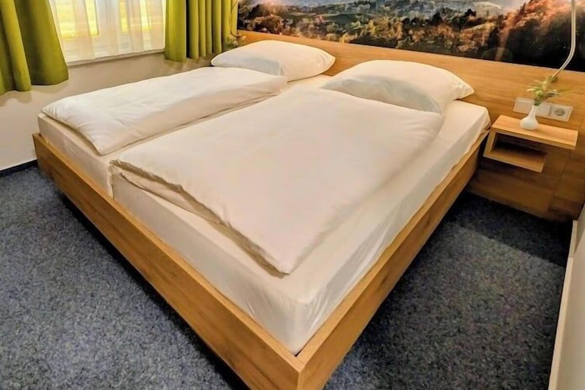 Cortinas/cortinados opacos, Wi-fi grátis, roupa de cama fornecida 