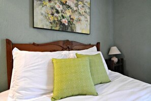 Quarto Clássico, 1 cama queen-size | Com decoração personalizada, ferro/tábua de engomar 