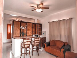 Apartamento Executivo, 2 camas queen-size | Refeições no quarto