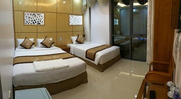 Quarto triplo luxo | Roupas de cama premium, camas com colchões pillow-top, frigobar