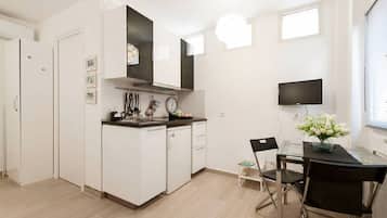 Apartamento (V. del Corso 97) | Roupas de cama premium, edredons de pluma, cofres nos quartos
