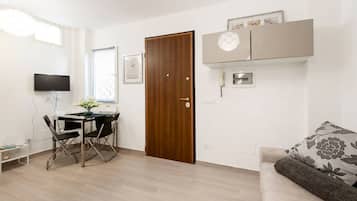 Apartamento (V. del Corso 97) | Roupas de cama premium, edredons de pluma, cofres nos quartos