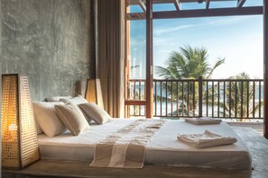 Quarto Duplo Superior, 1 cama king-size e sofá-cama, vista parcial para o oceano, em frente à praia | Varanda